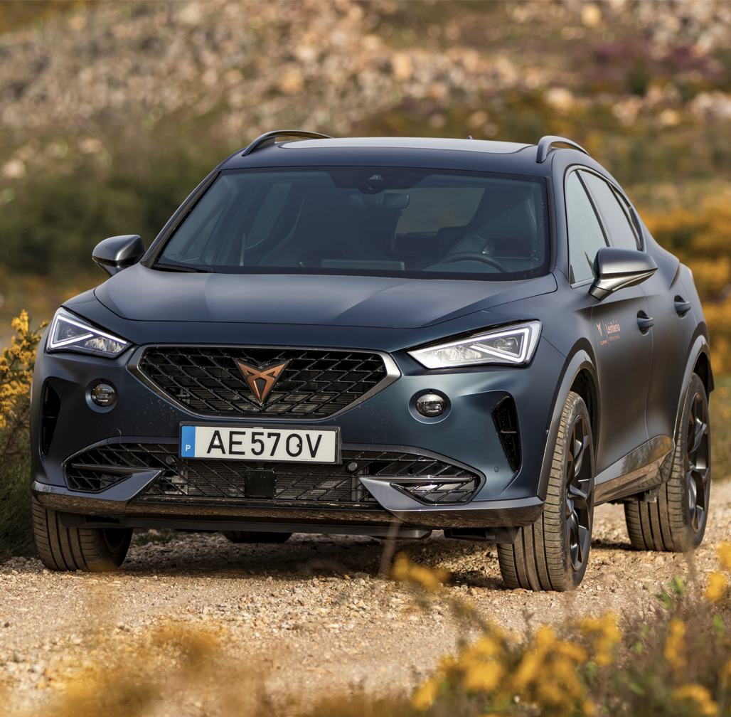 CUPRA Born e CUPRA Formentor em exposição no Palácio do Gelo em Viseu ...